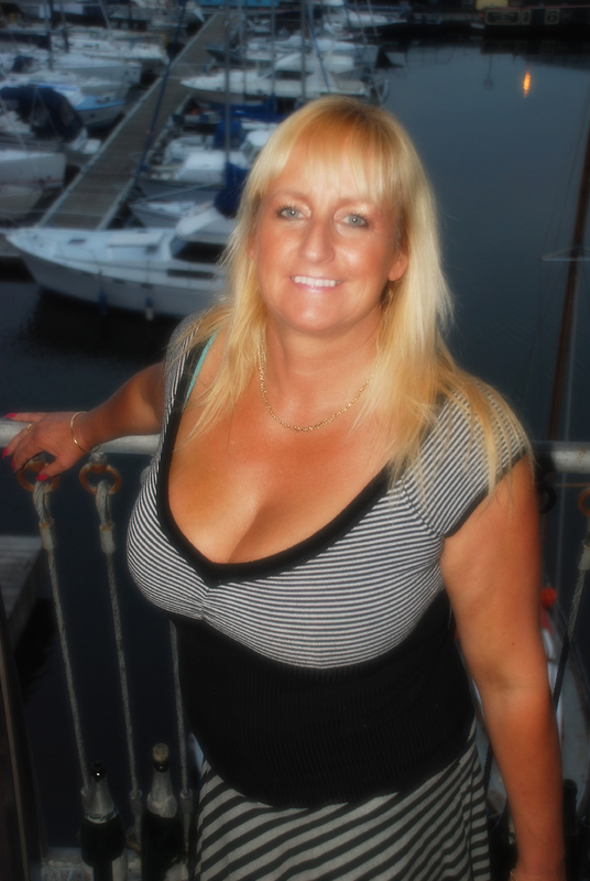 Gymbunnyjulie 41 From Liverpool Is A Local Milf Looking For A Sex Date