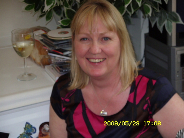 Lindyloo20, 57, from Sheffield is a local granny looking for casual sex ...